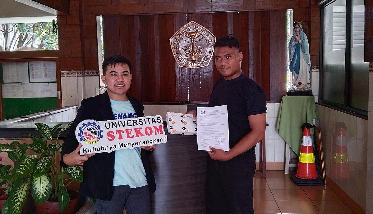 Universitas Stekom Dan Toplokercom Kirimkan Mou Dan Brosur Pmb 2025 Ke ...