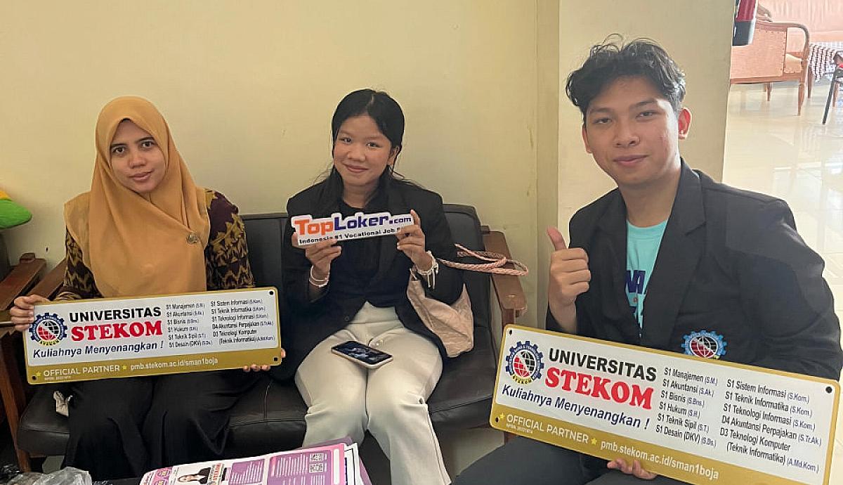 Toplokercom Dan Universitas Stekom Kunjungi Sman 1 Boja Serahkan ...