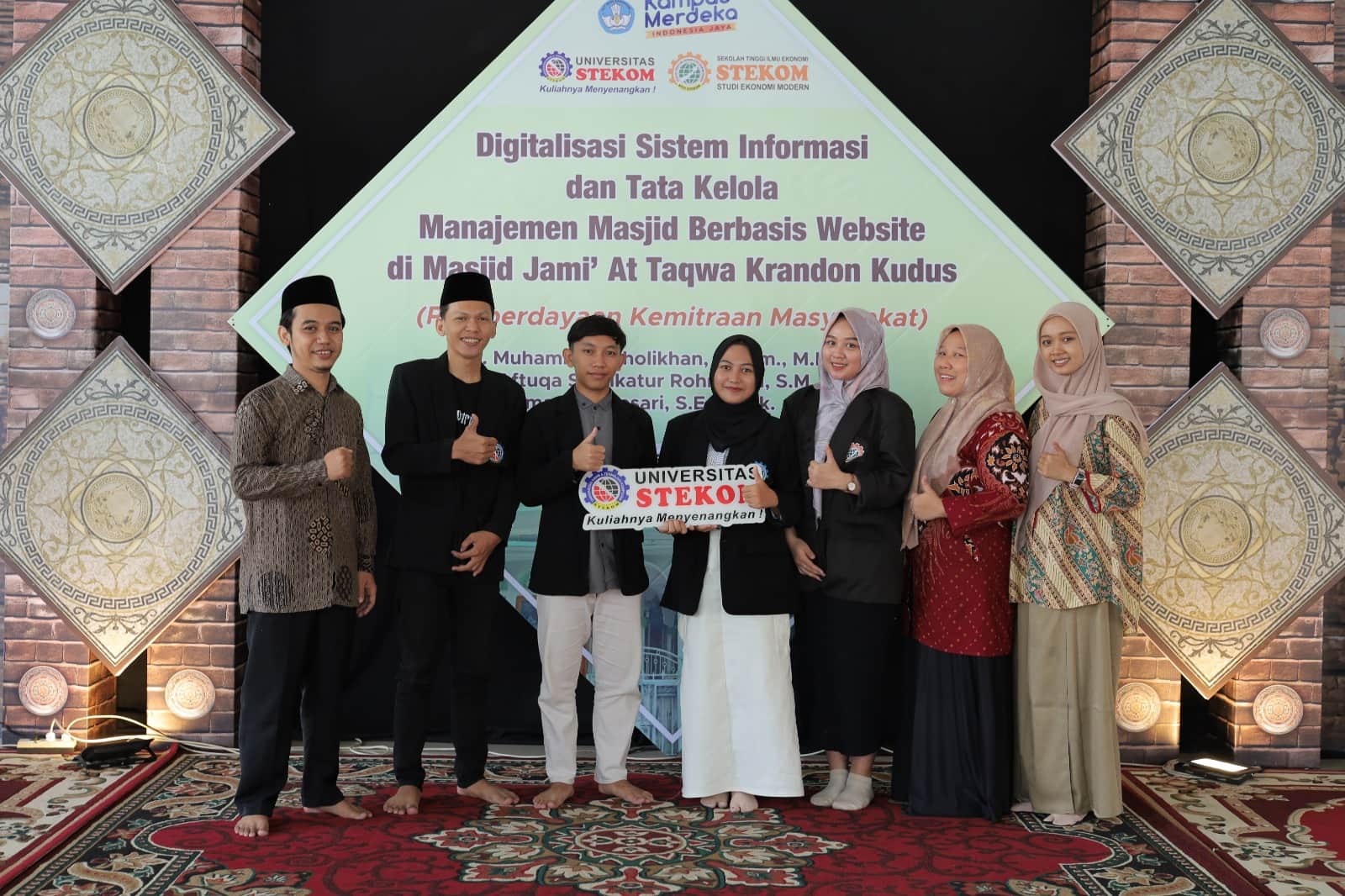 Sinergi Universitas STEKOM dan STIE STEKOM dalam kegiatan Pengabdian ...