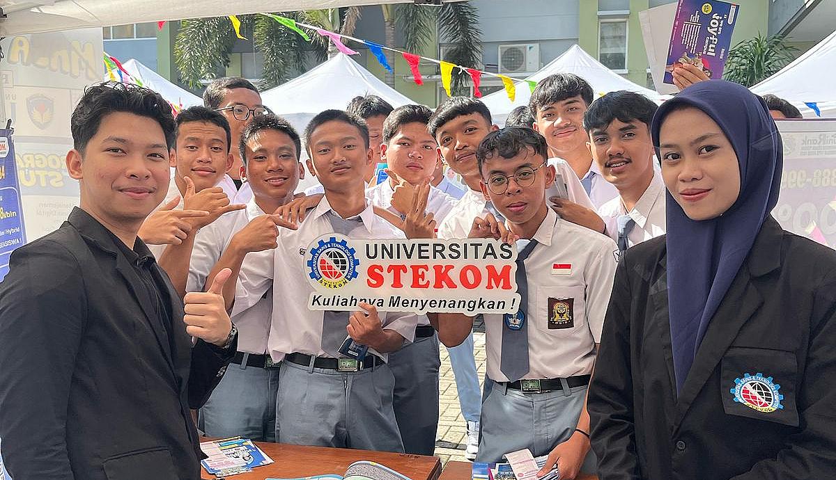 Keikutsertaan Universitas Stekom Di Expo Campus Sman 1 Boja Hari ...